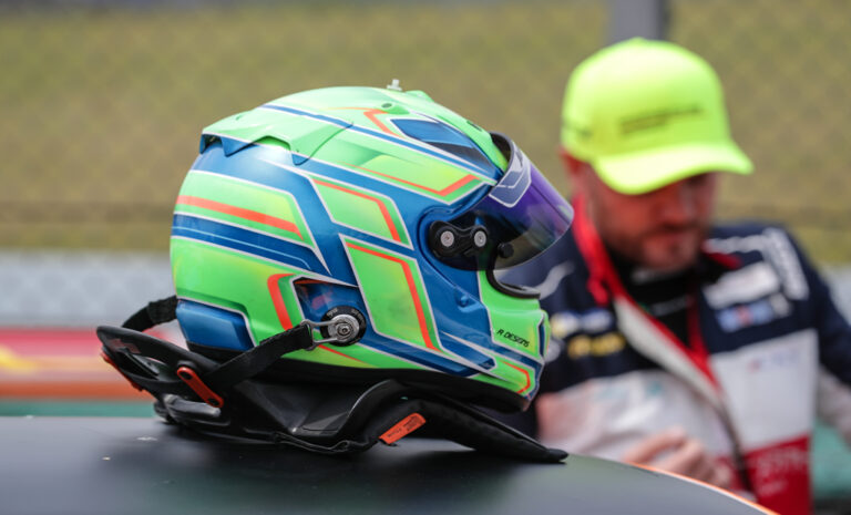 Capacete de kart profissional: 3 dicas para escolher o seu – CKS Racing ...